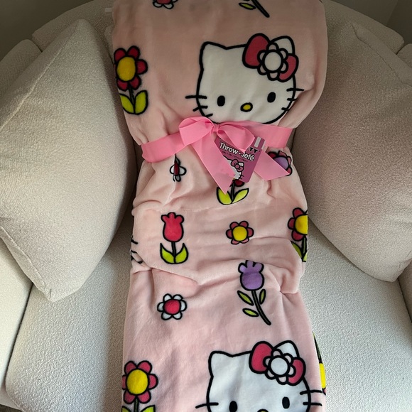 Hello Kitty | Bedding | Hello Kitty Spring Tulip Flower Plush Throw ...